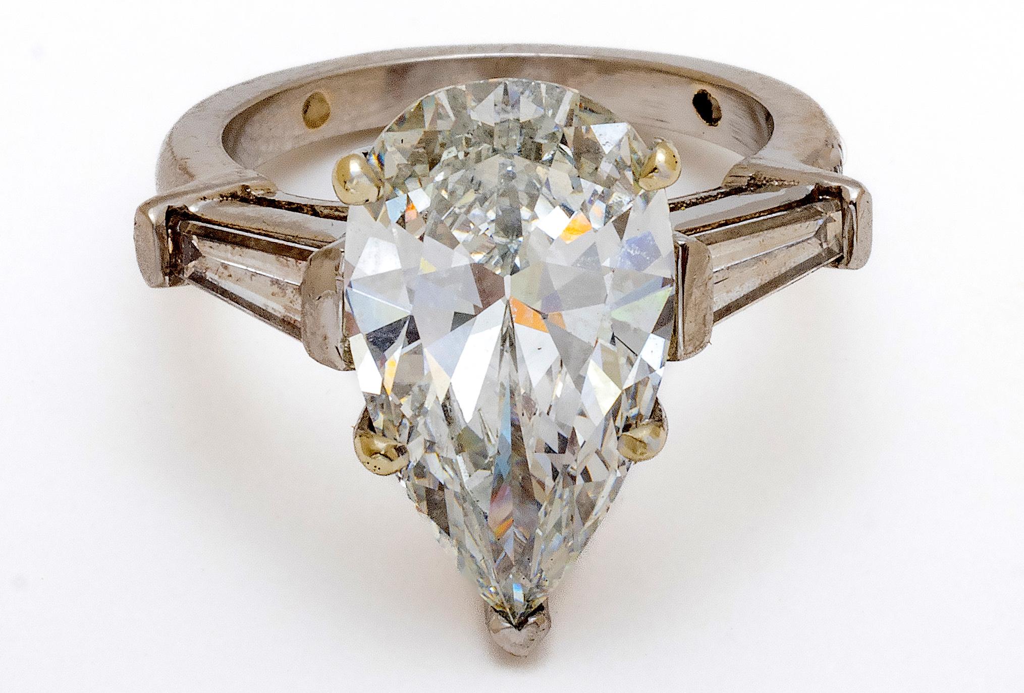 Diamond Ring Surpasses $100K | DuMouchelles